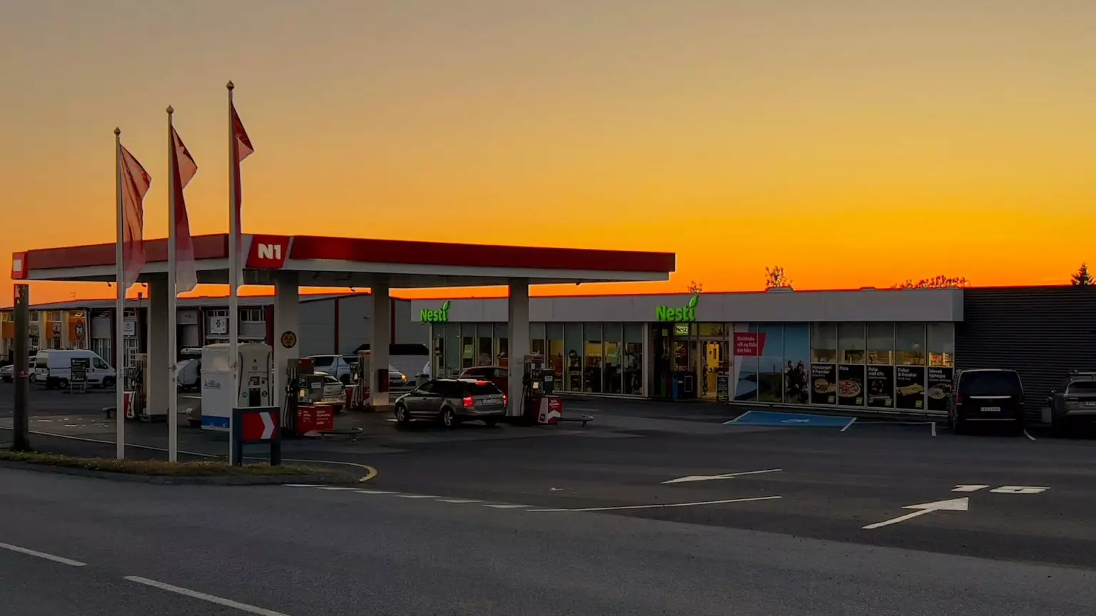 Complete Guide to Gas Stations in Iceland for Self-Drive Tourists